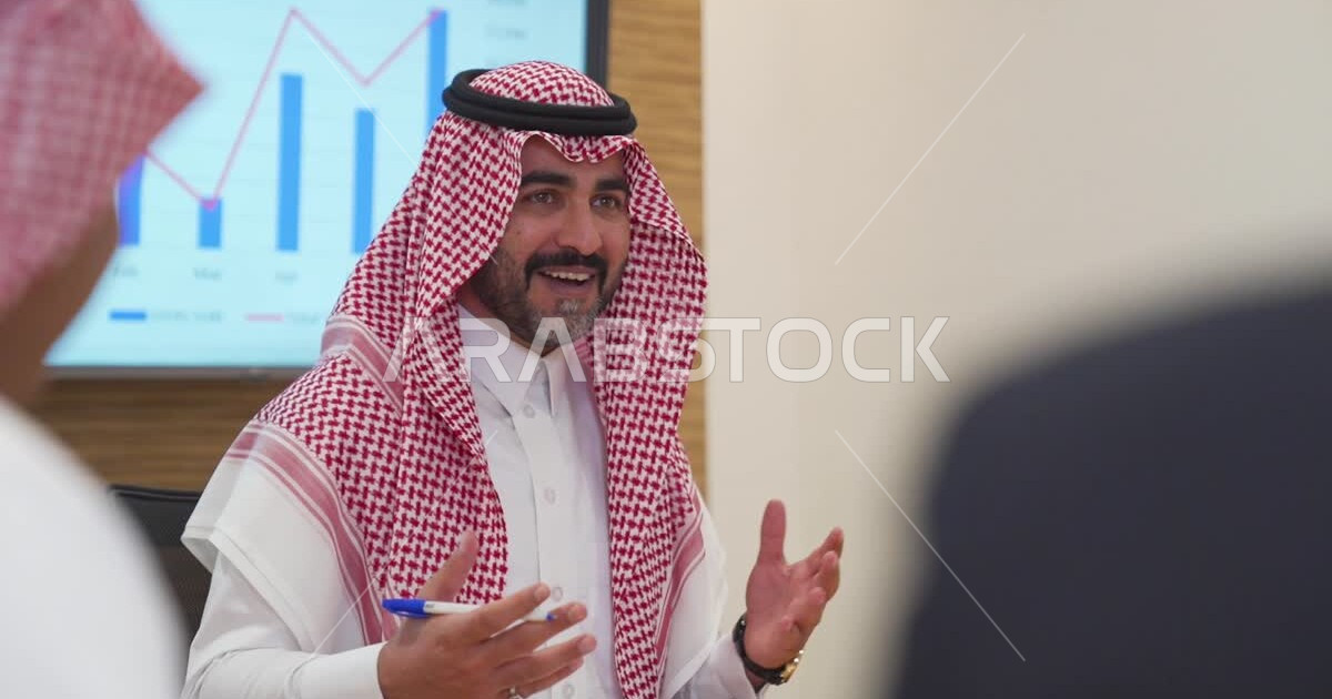 Administrative meeting with a group of Saudi Gulf people in the ...