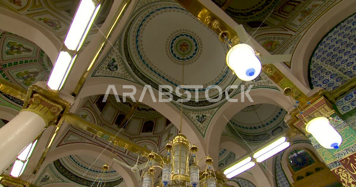 Columns and arches inside the Prophet’s Mosque, interior decorations ...