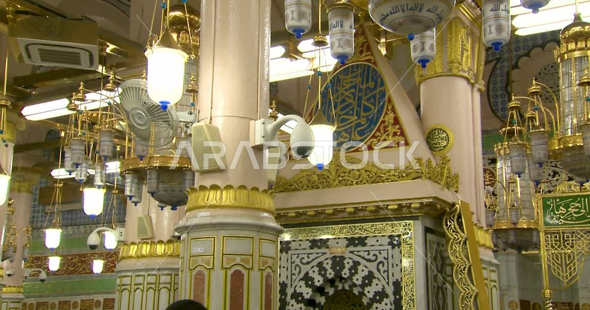 The Sulaimani mihrab in the Prophet’s Mosque, interior decorations and ...