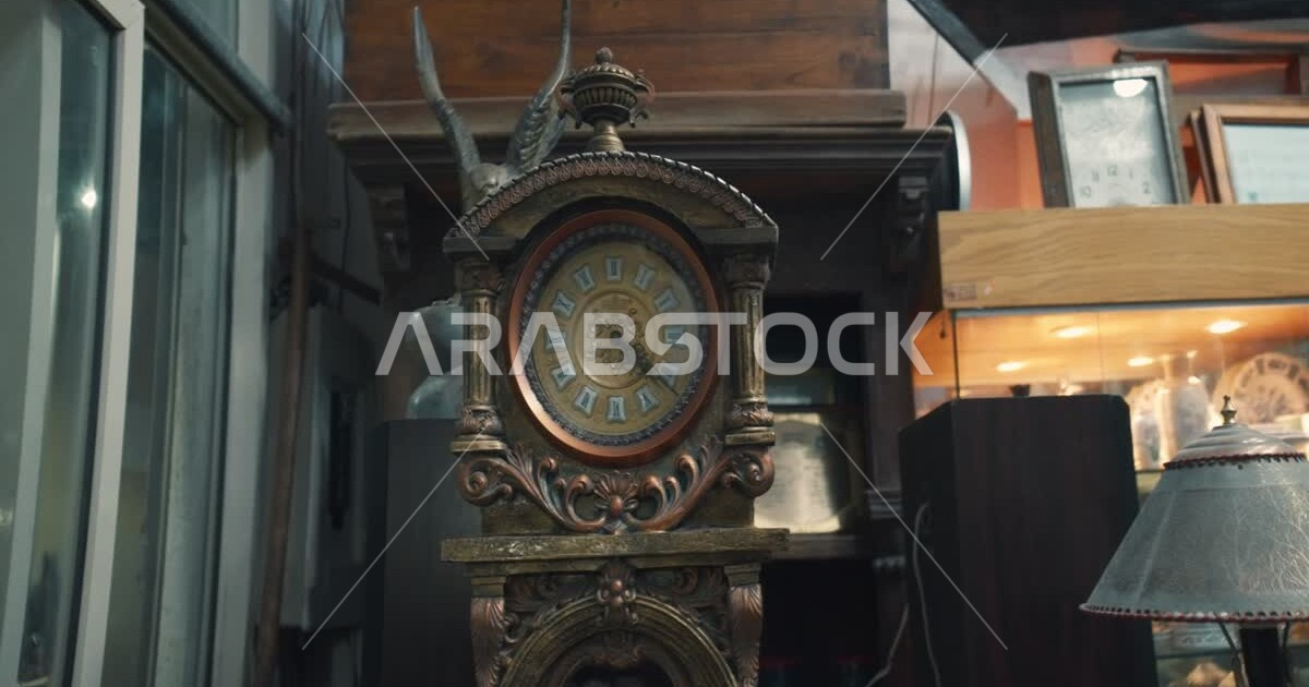 Shops selling antiques and antiques in the Kingdom of Saudi Arabia ...