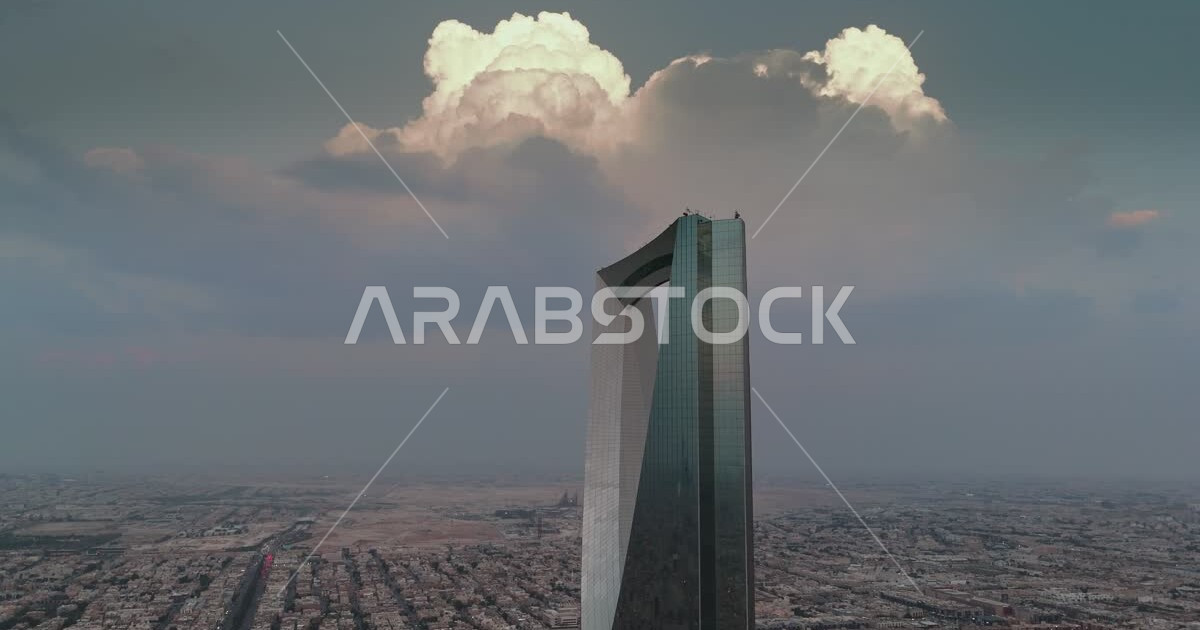 Arts and advanced architectural designs for the Kingdom Tower and the ...