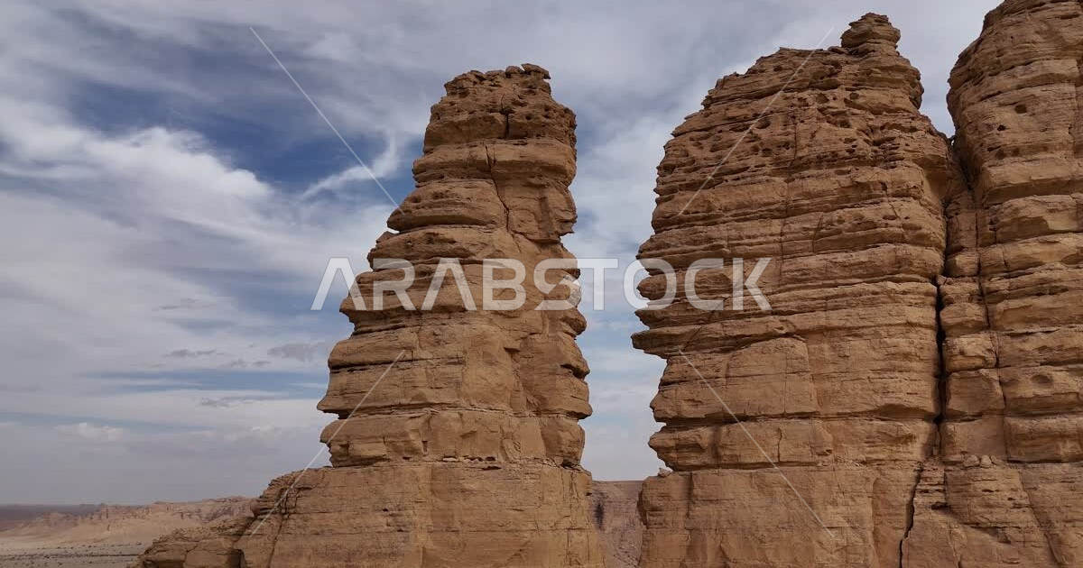 Mountain peaks and heights, the extension of the Tuwaiq Mountains in ...