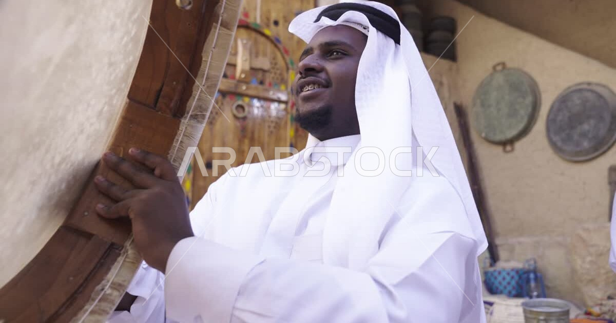 Showing the Saudi Gulf heritage, performances by traditional folklore ...