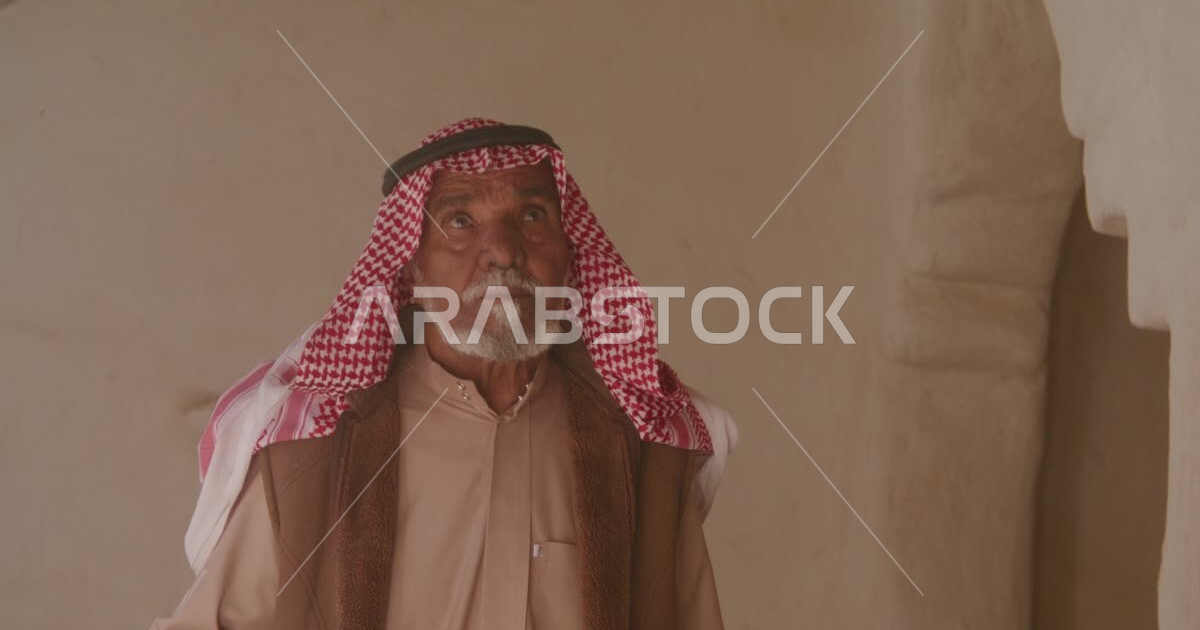 Wearing the costume of the Western Region on popular national occasions ...