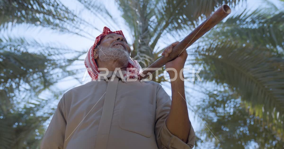 The farmer and his relationship with the land, a photograph from below ...
