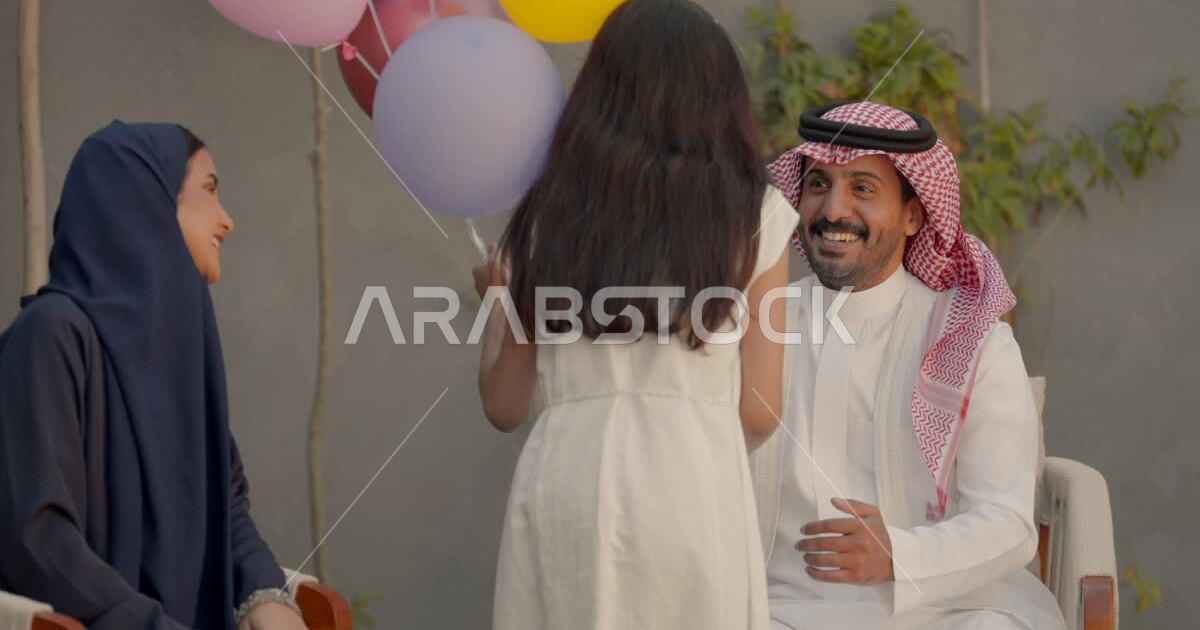 Eid atmosphere in Saudi society, expressions of respect and ...