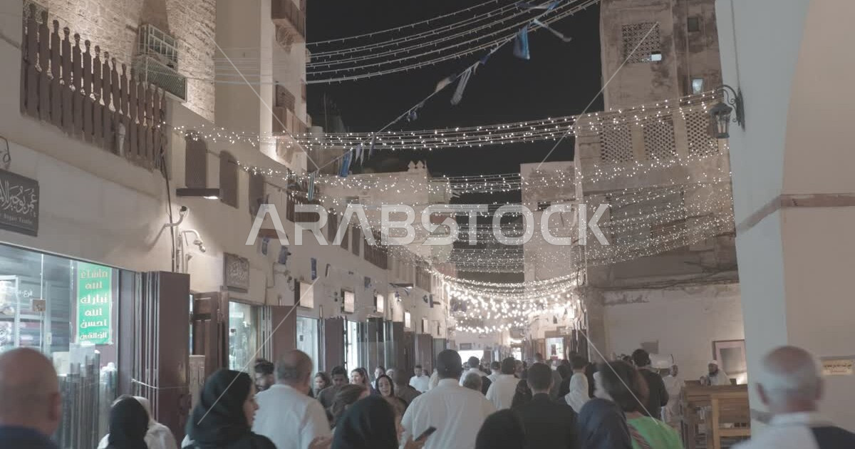 Crowds of people in popular markets and ancient places in the Kingdom ...