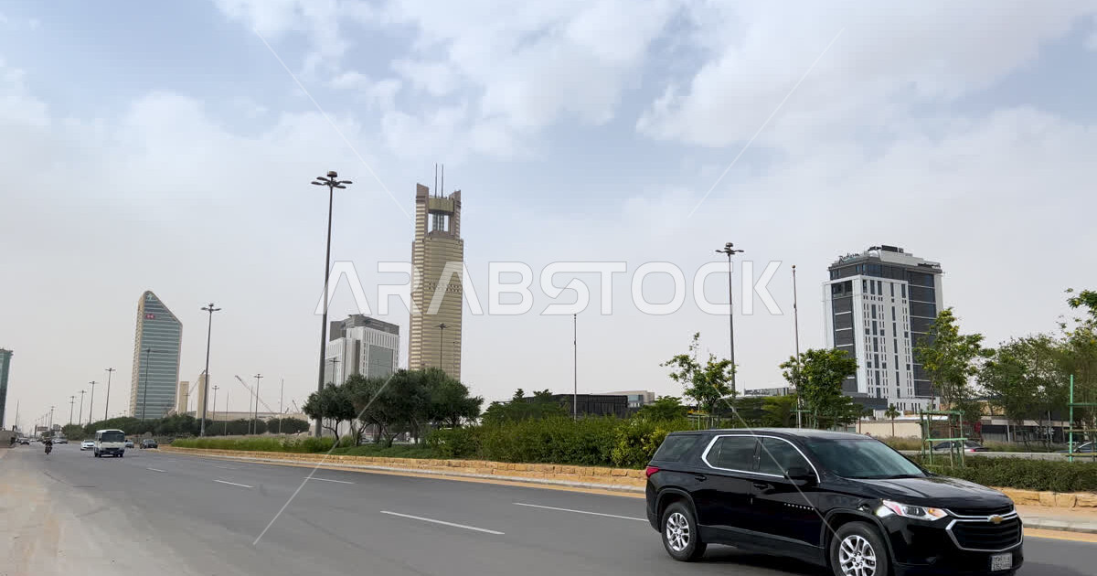Paved streets and roads, close-up photography of car traffic on King ...