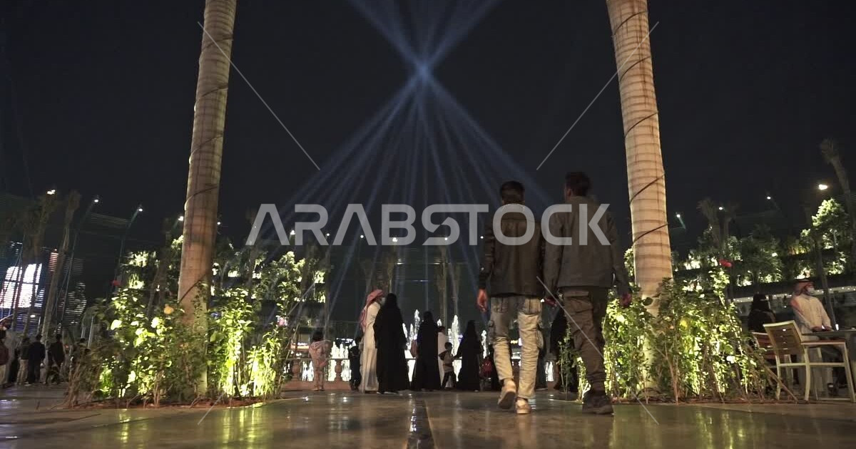 Planting green plants and palm trees, tourist attractions ...