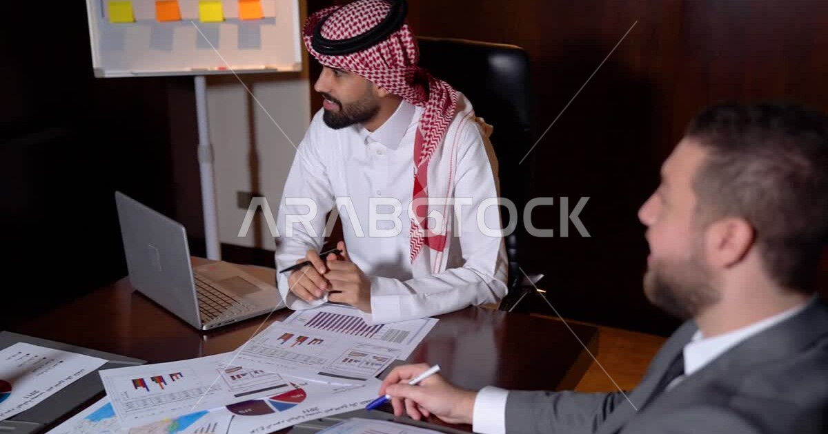 Gulf businessmen, Saudi man in a business meeting with an Emirati ...