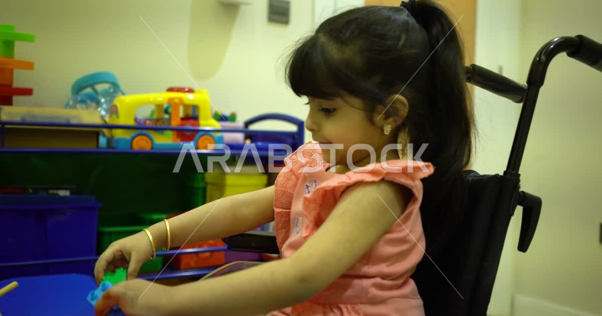 A Saudi girl crippled in a kindergarten, she performs many fun and ...