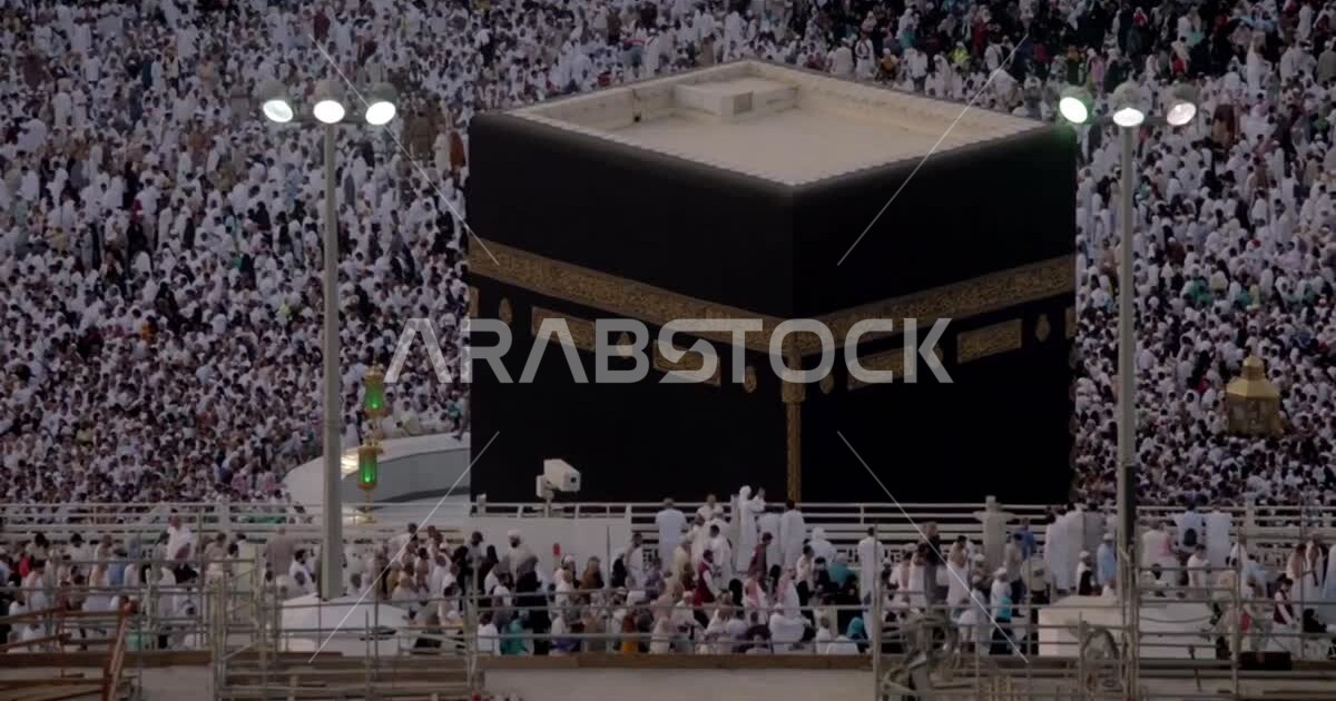 Pilgrims and Umrah performers circumambulate the Kaaba in Mecca ...