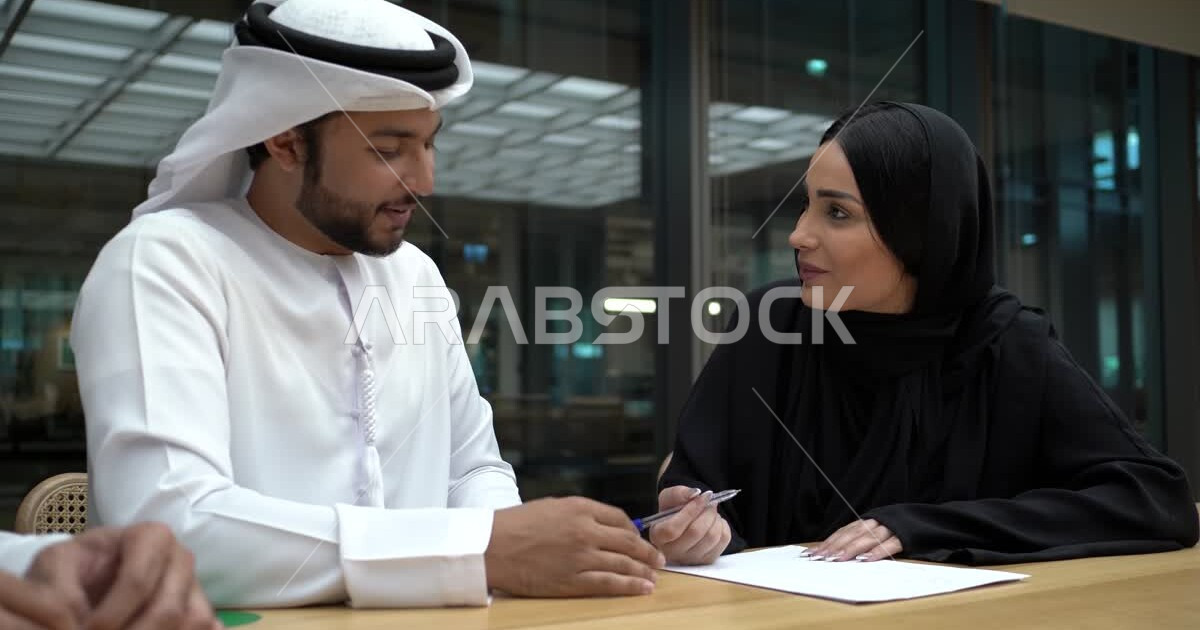 Explaining and dividing tasks, dialogues and discussions between ...