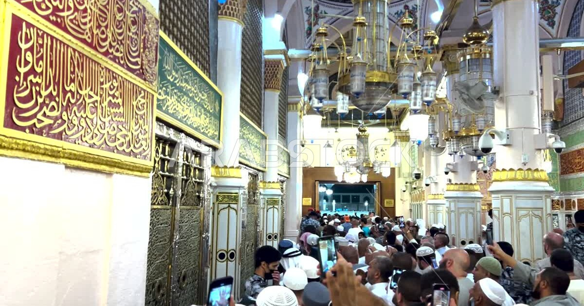 The Prophet's Mosque in Medina, a photo of people and worshippers ...
