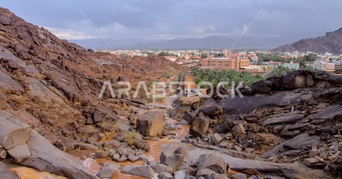 Waterfalls springing from mountain ranges, enjoying the natural scenery ...