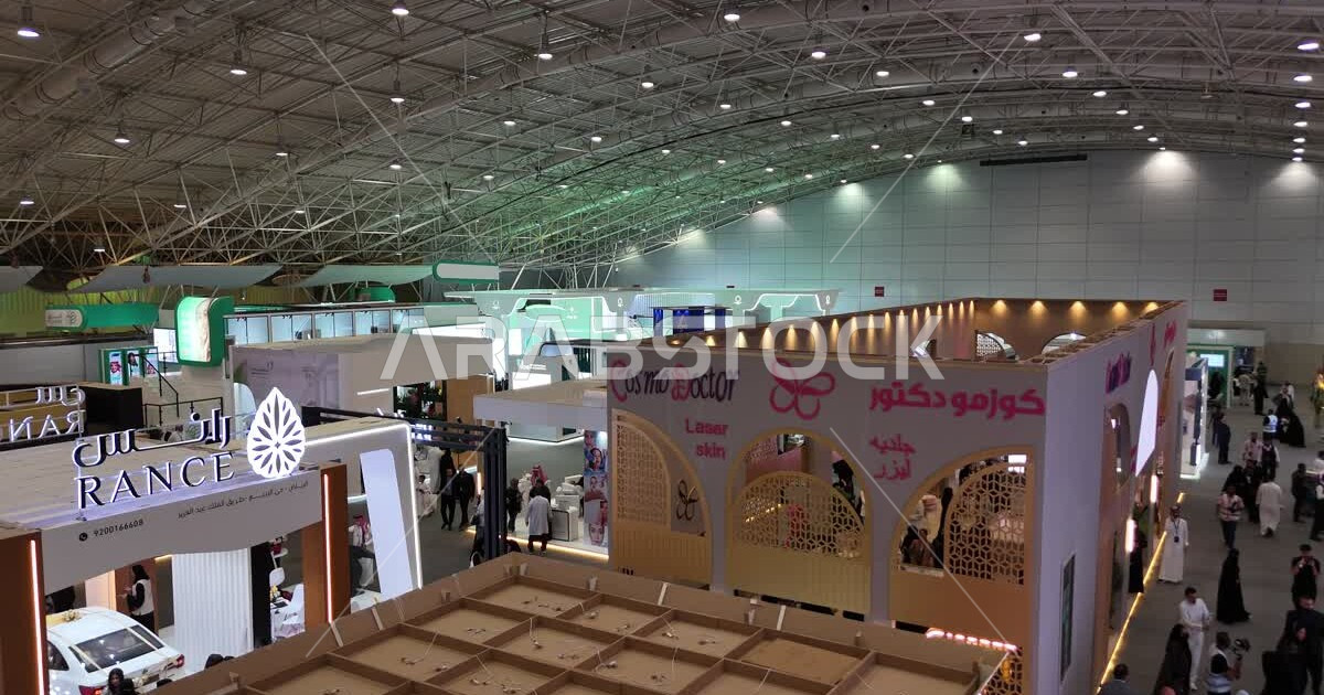 Saudi Arabian Gulf visitors and tourists flock to the exhibition ...