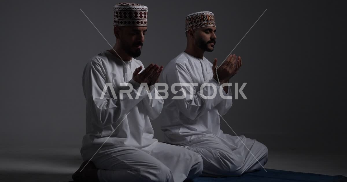The concept of supplication to God, striving in worship in the holy ...