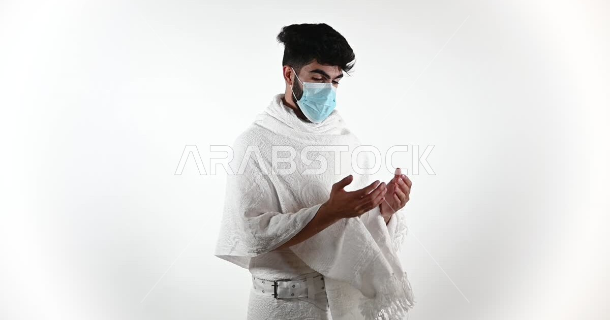 Portrait of a Saudi Arabian Gulf Muslim man in Ihram dress wearing a ...