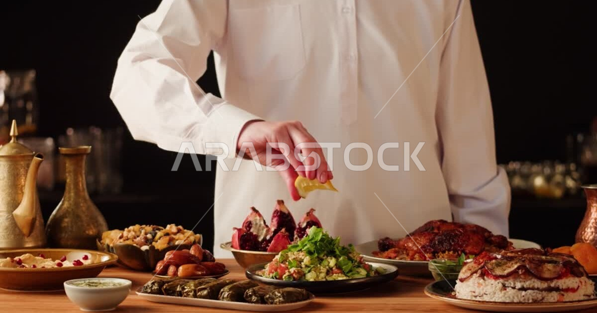 Delicious traditional Saudi cooking, the art of serving food at Saudi ...