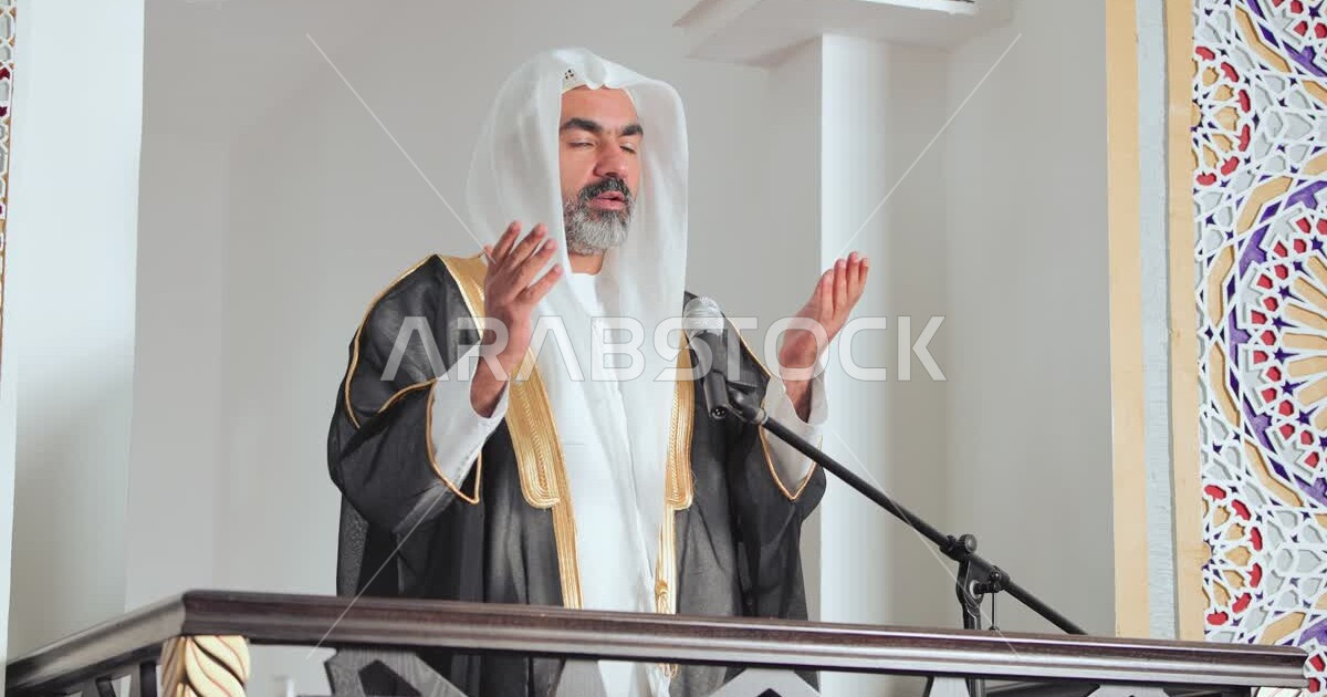 تعزيز الروحانية الجماعية، العبادة والتقرب إلى الله تعالى، إمام عربي ...