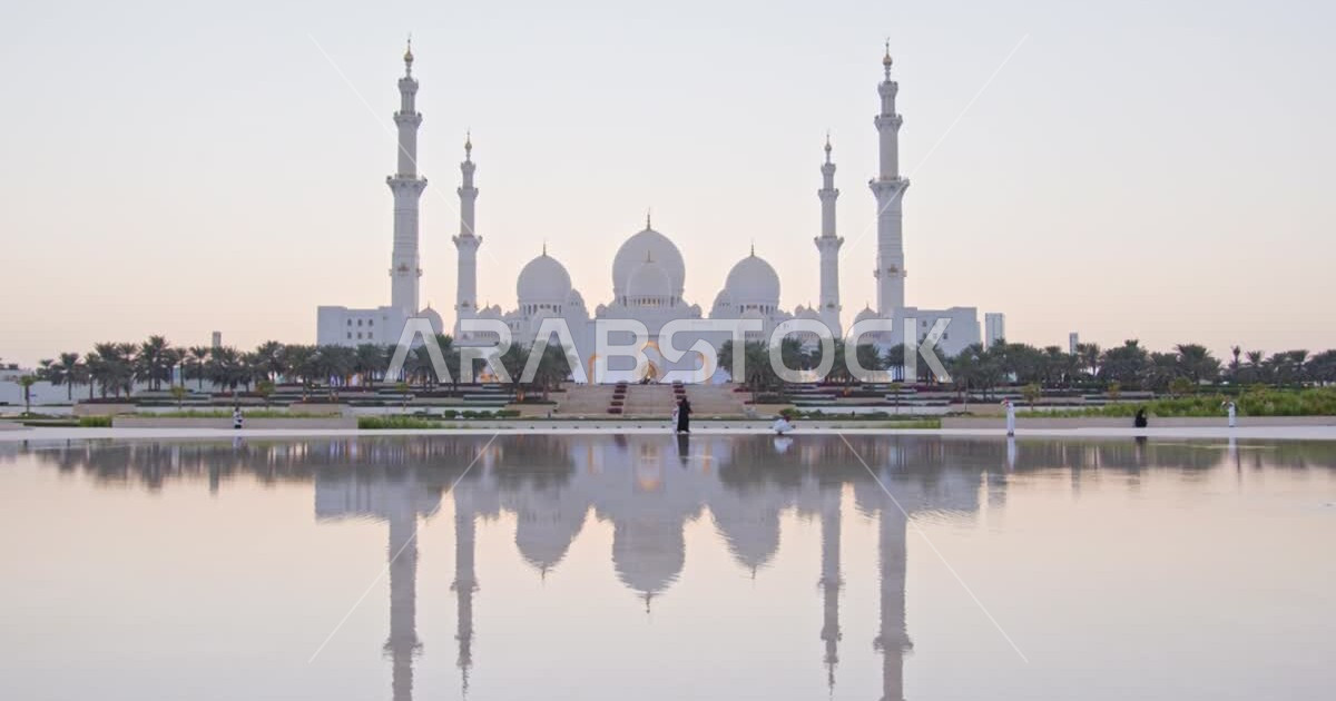 Sheikh Zayed Grand Mosque in Abu Dhabi, United Arab Emirates, attention ...