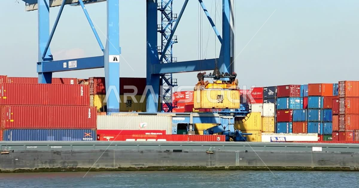 Jeddah Economic Port for shipping goods and commercial containers ...