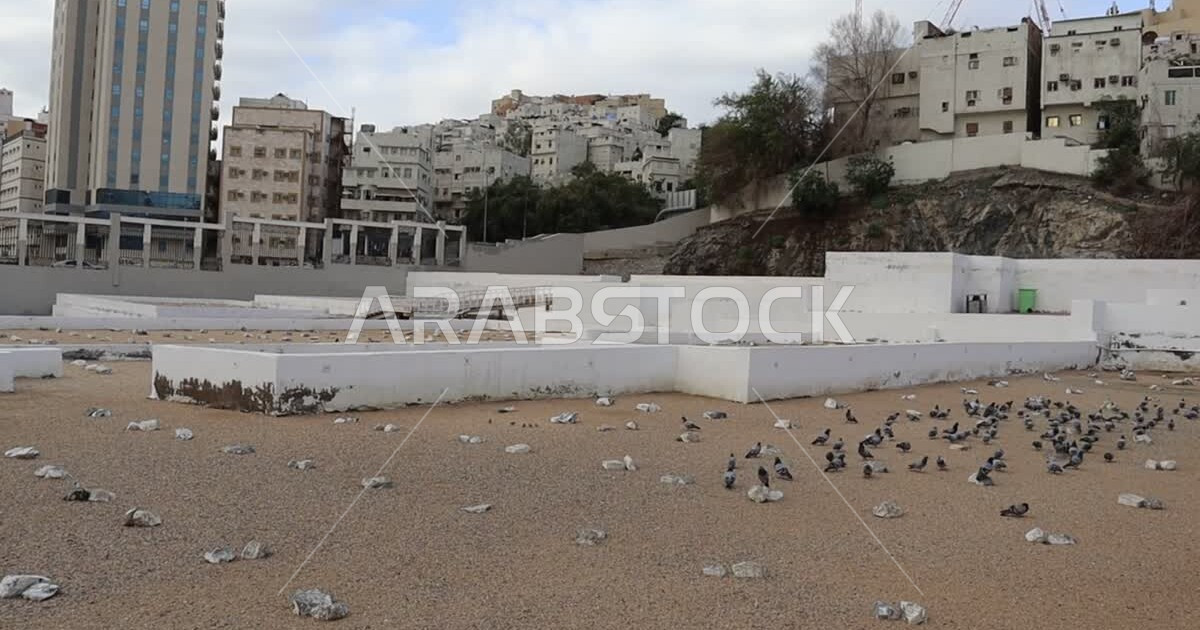 Al-Mu'alla Islamic Cemetery on the slopes of Jabal Al-Hujun in Mecca ...