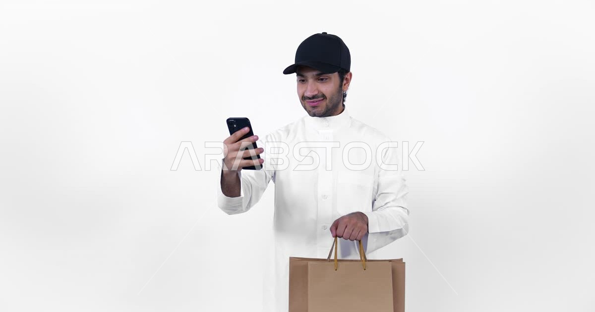 Portrait of a Saudi Arabian Gulf man working in delivering orders and ...