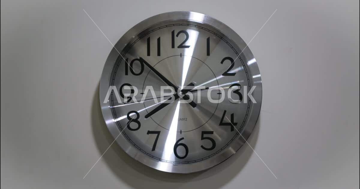 A quick shot of the movement of the hands of a wall clock, the minute ...