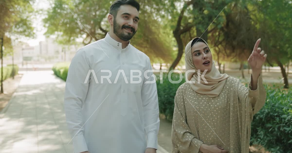 Saudi Arabian Gulf couple on a wonderful trip in a park in Saudi Arabia ...