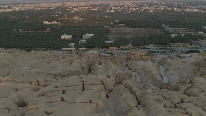 مكان ومعلم تاريخي اثري قديم في المملكة العربية السعودية، مغارة جبل ...