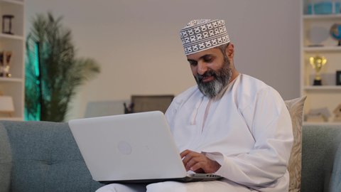 Writing by tapping on the keyboard, integrating work with technology ...