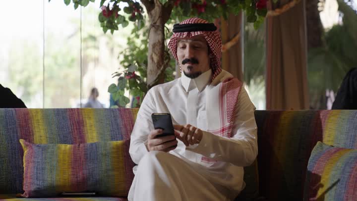 The competition among friends in bowling, precision and professionalism ...