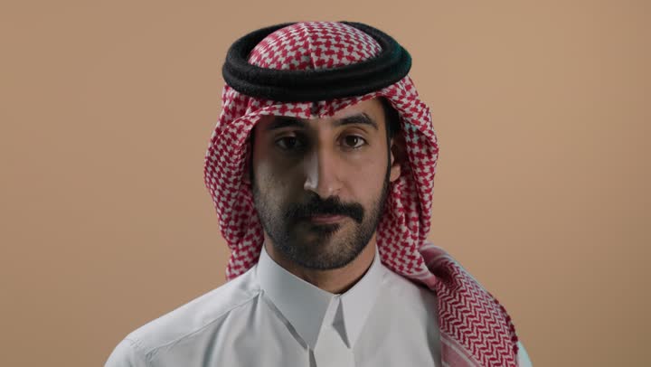 Stop talking and lower the voice, signals requesting silence and quiet ...