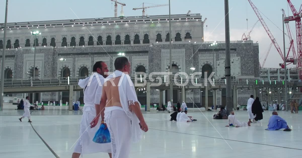 Close-up of Muslim pilgrims in Ihram dress performing Hajj, performing ...