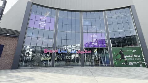 Diverse shops and brands, seasonal events and recreational activities ...