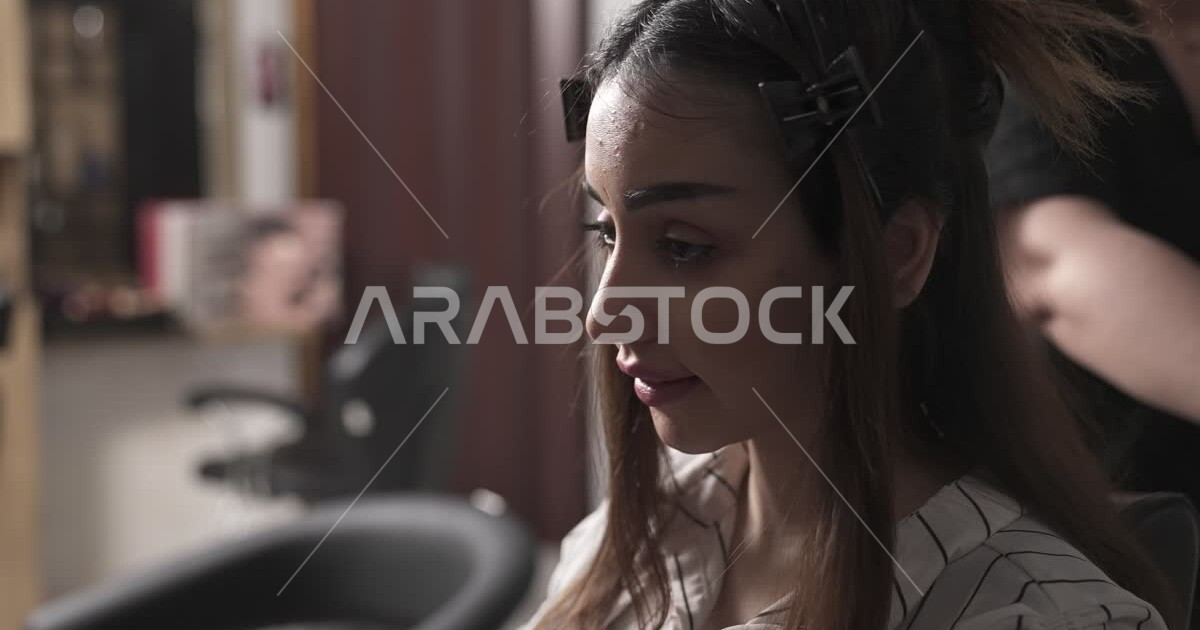A Saudi Arabian Gulf woman in a women’s beauty salon, a hairdresser ...