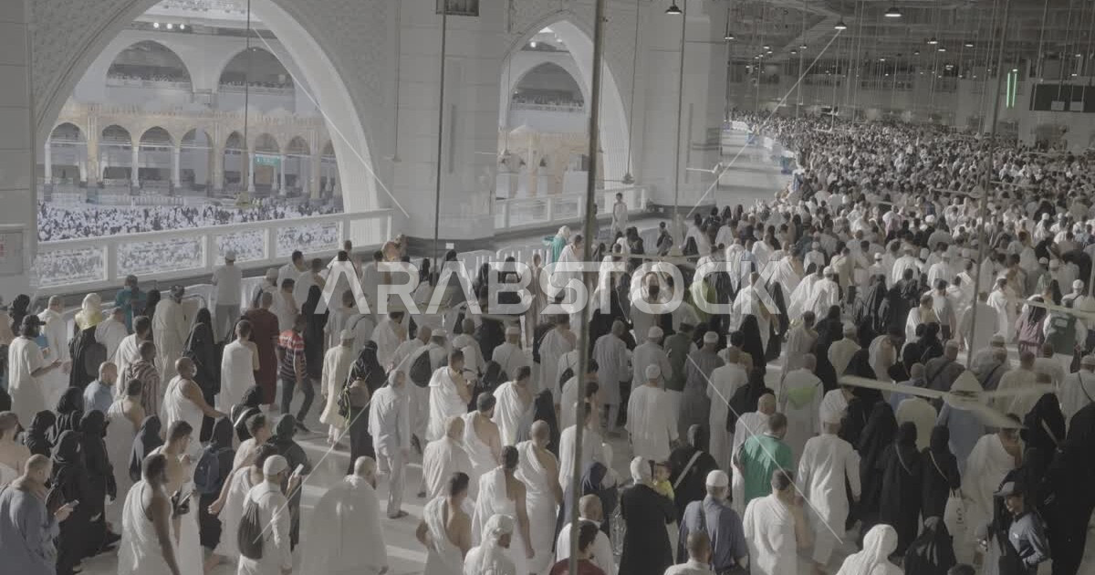 Photography from inside the Great Mosque of Mecca for pilgrims ...