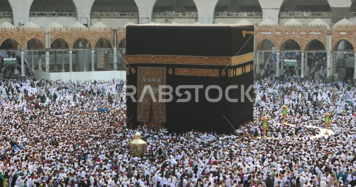 Time laps for pilgrims circumambulating the Kaaba, the Holy Mosque in ...