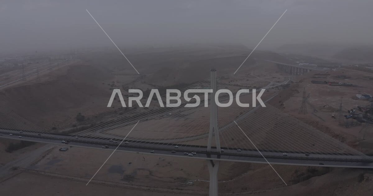 تصوير درون للجسر المعلق في الرياض بالمملكة العربية السعودية، جسر وادي ...