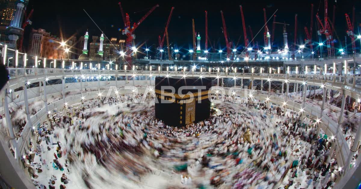 Time Laps for pilgrims circumambulating the Kaaba, the Holy Mosque in ...