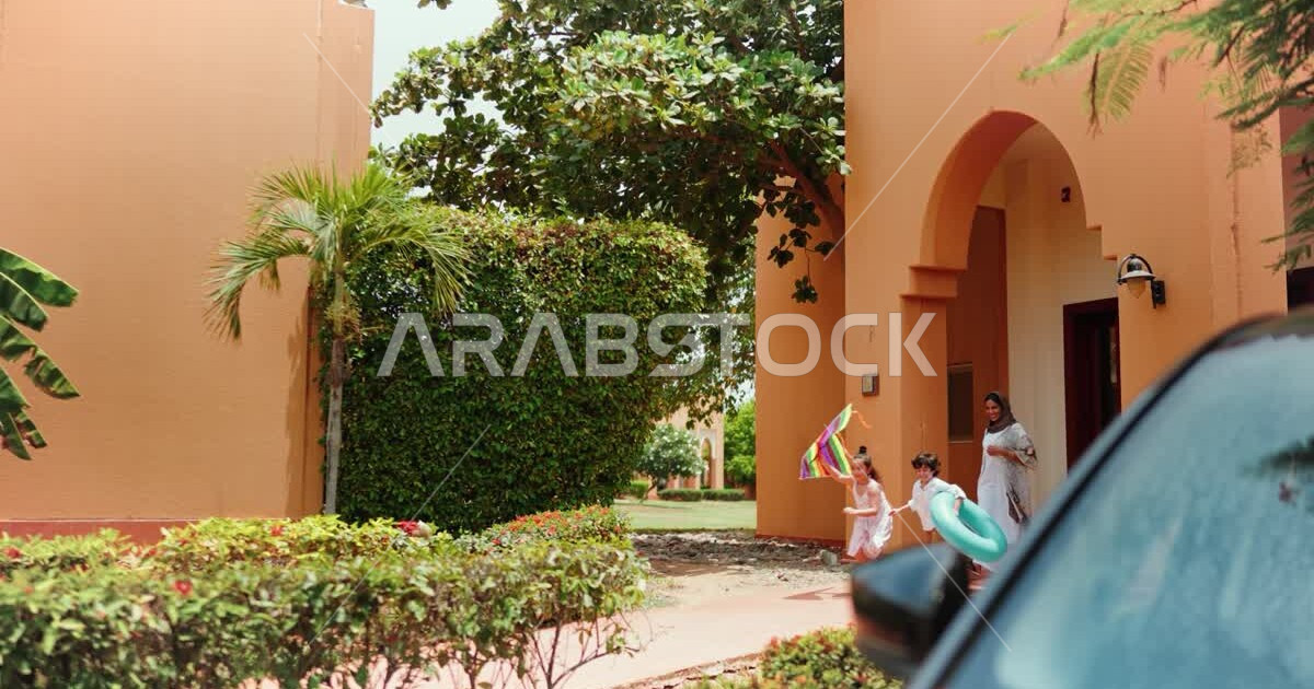 A Saudi Arabian Gulf family living in high-end residential ...