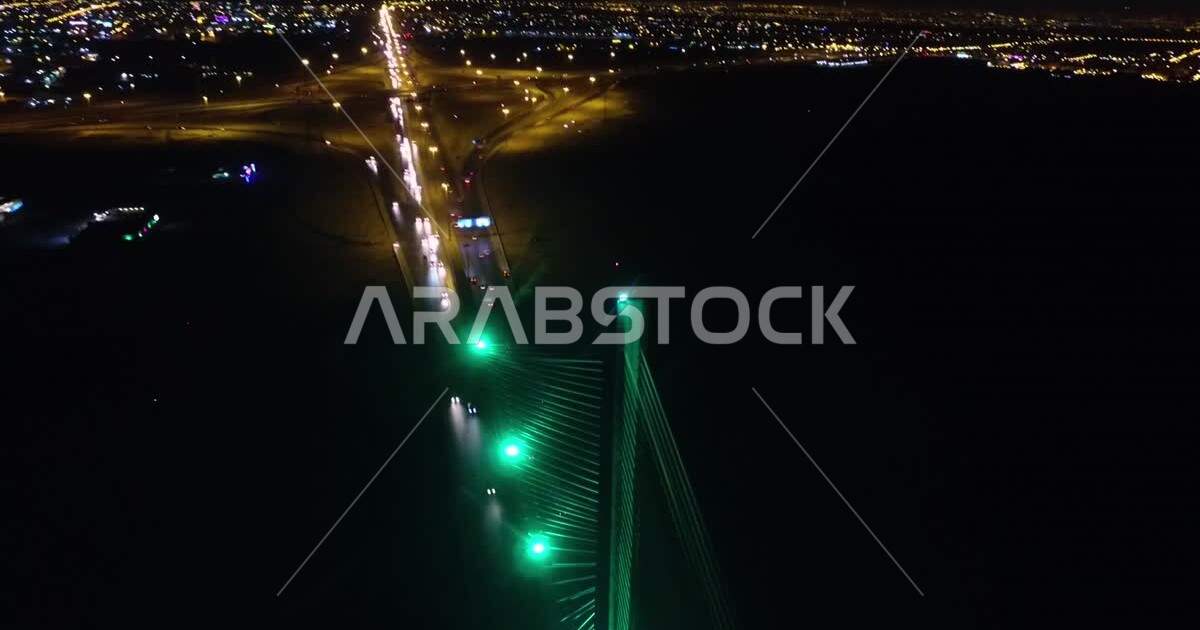 جسر الرياض المعلق المدعوم بالكوابل في وضع المساء ، بوادي لبن في مدينة ...