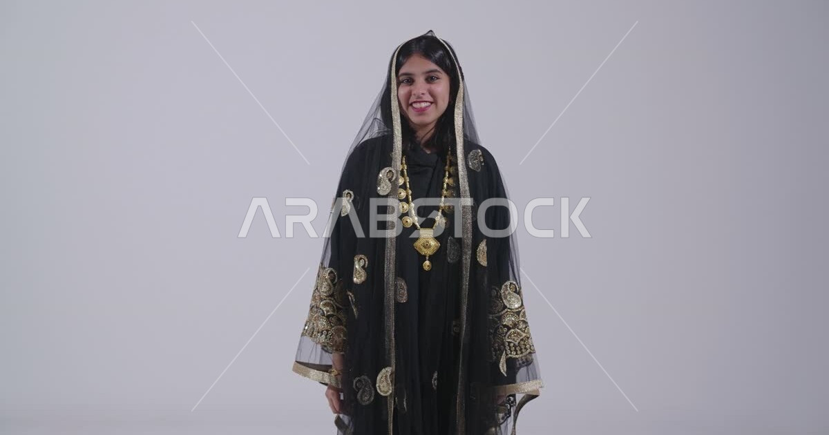 Chroma, a Saudi Arabian Gulf girl, wearing the traditional Saudi folk ...