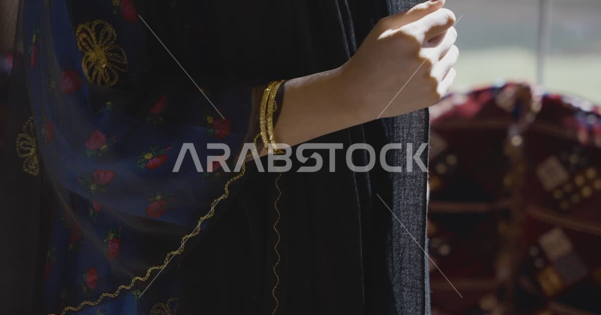 Close-up of a Saudi Arabian Gulf woman wearing the niqab, the Saudi ...