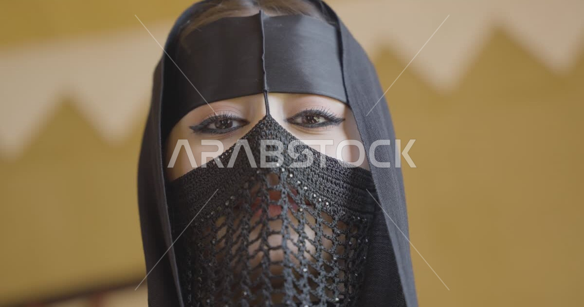 Close-up of a Saudi Arabian Gulf woman wearing the niqab, the Saudi ...