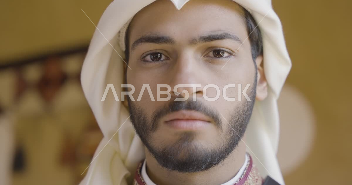 Close-up of a Saudi Arabian Gulf man wearing a ghutra and shemagh and ...