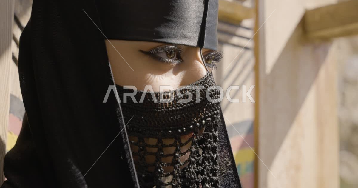Close-up of a Saudi Arabian Gulf woman wearing the niqab, the Saudi ...