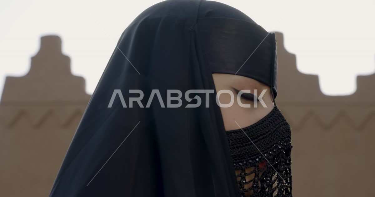 Close-up of a Saudi Arabian Gulf woman wearing the niqab, the Saudi ...