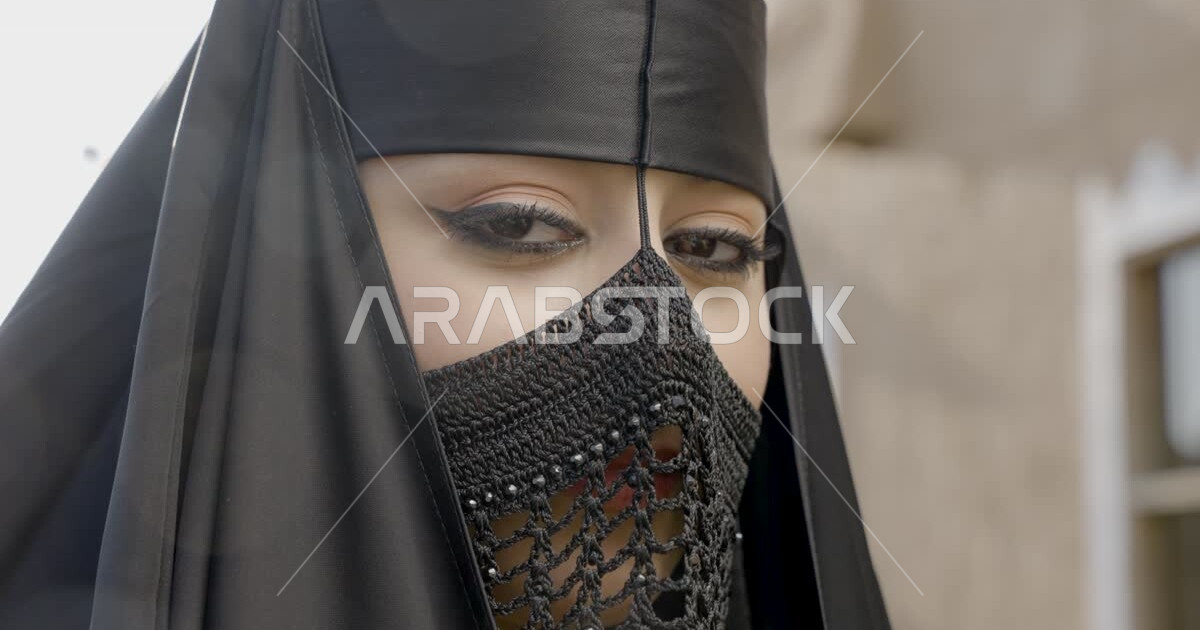 Close-up of a Saudi Arabian Gulf woman wearing the niqab, the Saudi ...